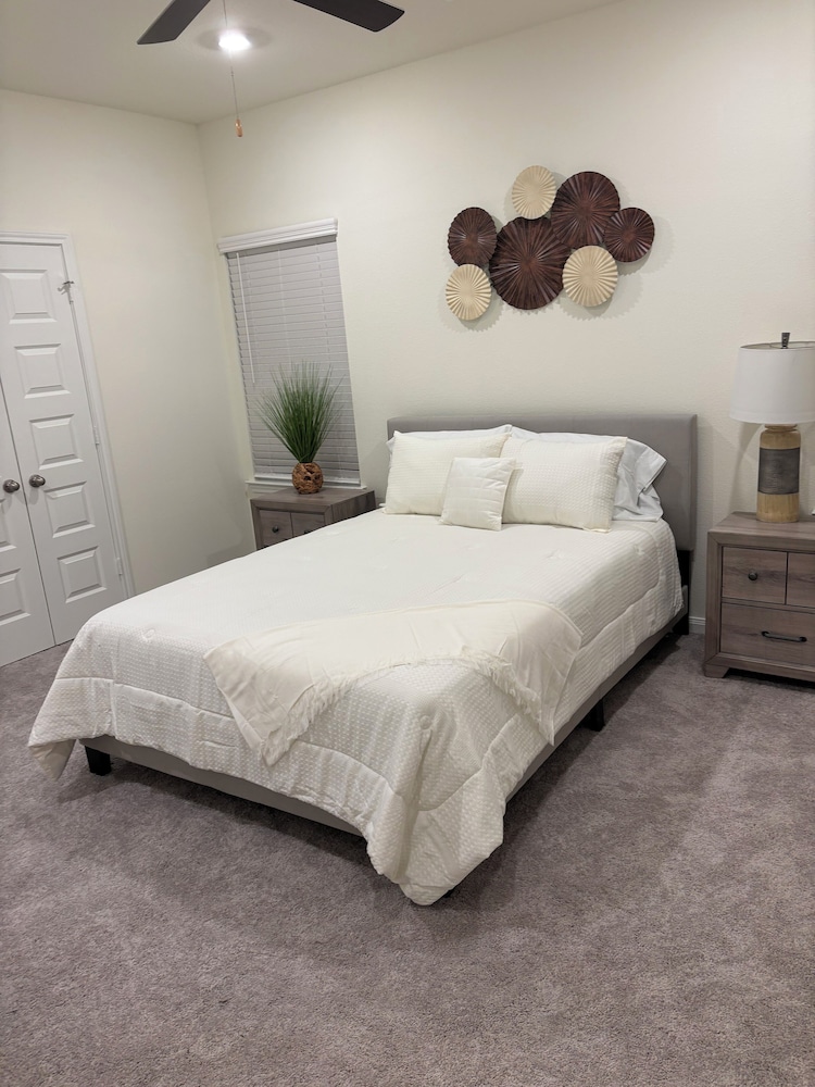 Spacious 3-bedroom house in beautiful Houston with AC Reviews, Deals ...