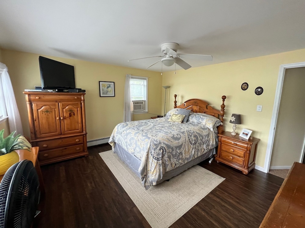 3 bedroom lake front property, private dock/deck on beautiful Lake ...