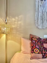 Quarto Duplo Comfort, vista para a montanha | Secretária, secretária adequada para computadores portáteis 