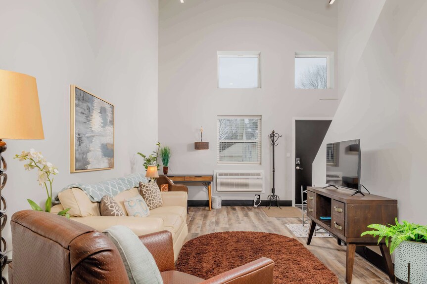 Charming Appleton Condo Downtown, Modern Loft - Appleton, WI