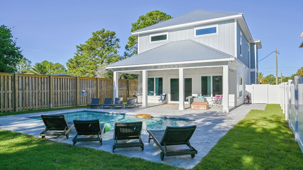 Family-friendly Home Near Dining, Beach & Park W/ Private Pool Laguna Beach Retreat By Avantstay - Panama City Beach, FL