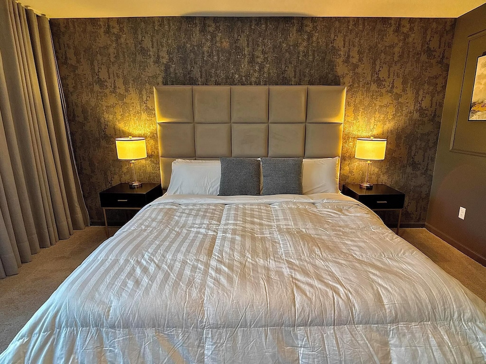 Spacious 4-Bedroom Home with Huge Sunny backyard, Near Busch Gardens ...