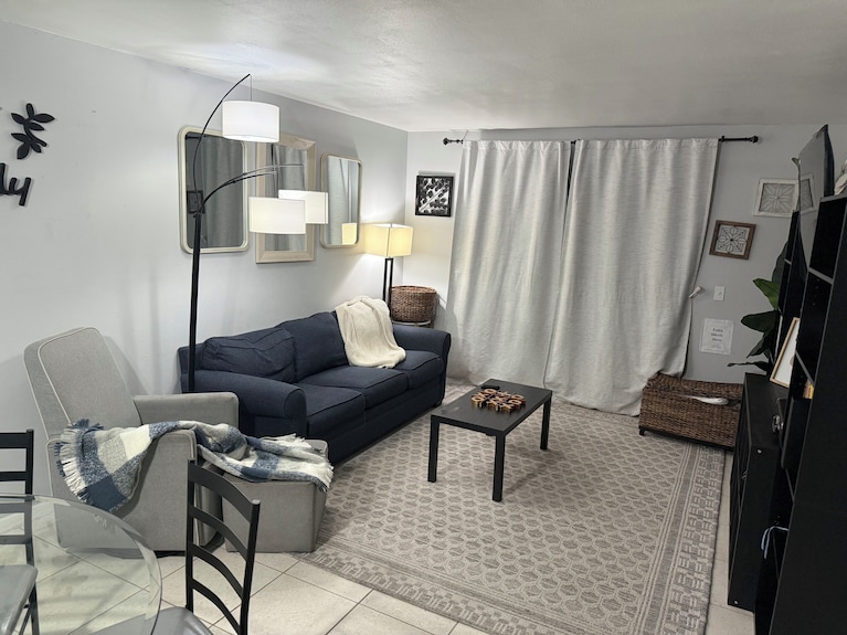 Cozy 2 Bedroom Home Near Hard Rock Stadium - Miramar, FL