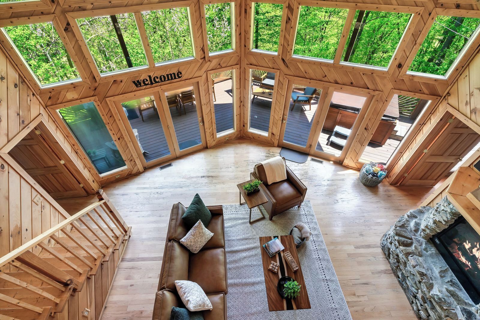 Mountain Views | Hot Tub | Arcade | 2 Masters On Main | Sleeps 6 | Gated Resort - Townsend, TN