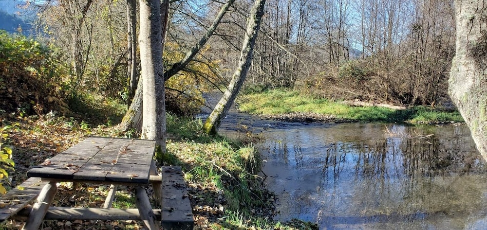 Quail Run River View Cottage - Valley of the Rogue State Park, Gold Hill