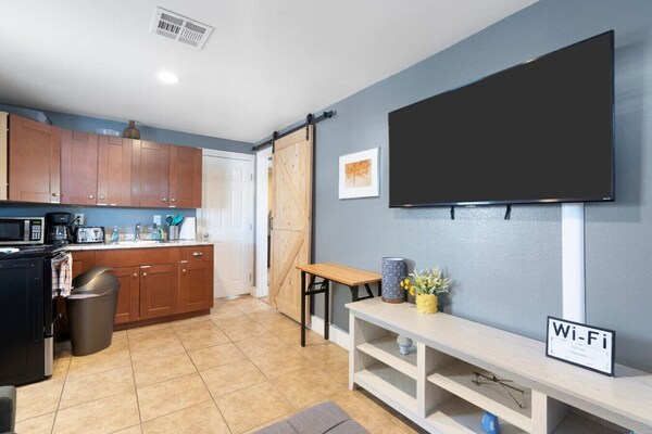 Cute & Cozy Renovated Apt In The Heart Of Phoenix - Phoenix