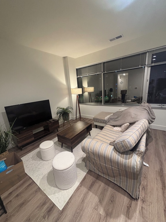 Cozy 1-bedroom Apartment . Walking Distance To Restaurants And Shops - Fairfax, VA