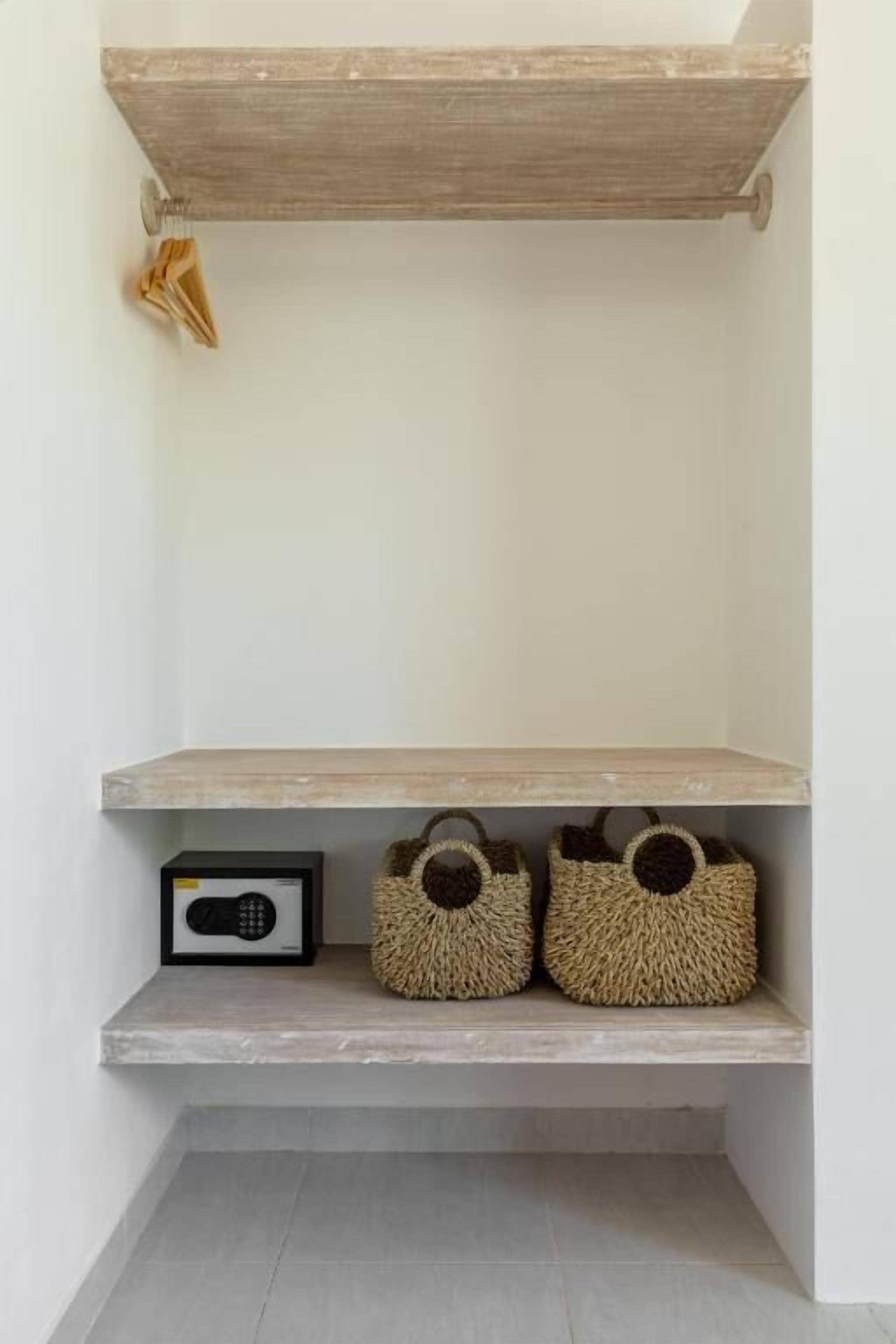 Quarto Twin Deluxe, vista para a piscina | Interior