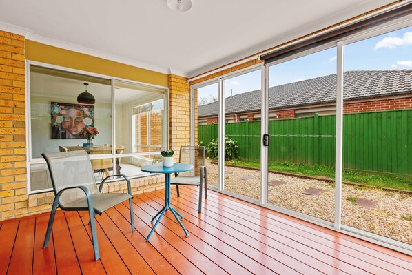 StayAU Modern Sanctuary Mins Ct&Airport, Melbourne: Hotel Reviews ...