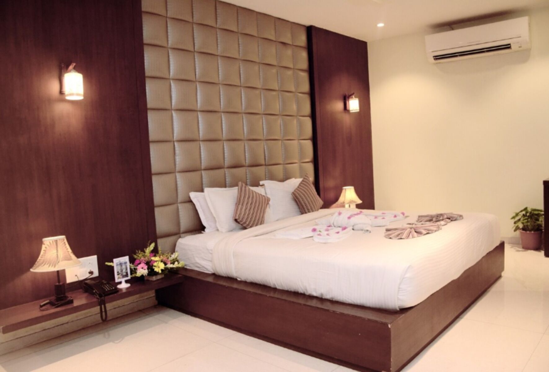 Quarto casal superior | Ferros/tábuas de passar roupa, Wi-Fi de cortesia