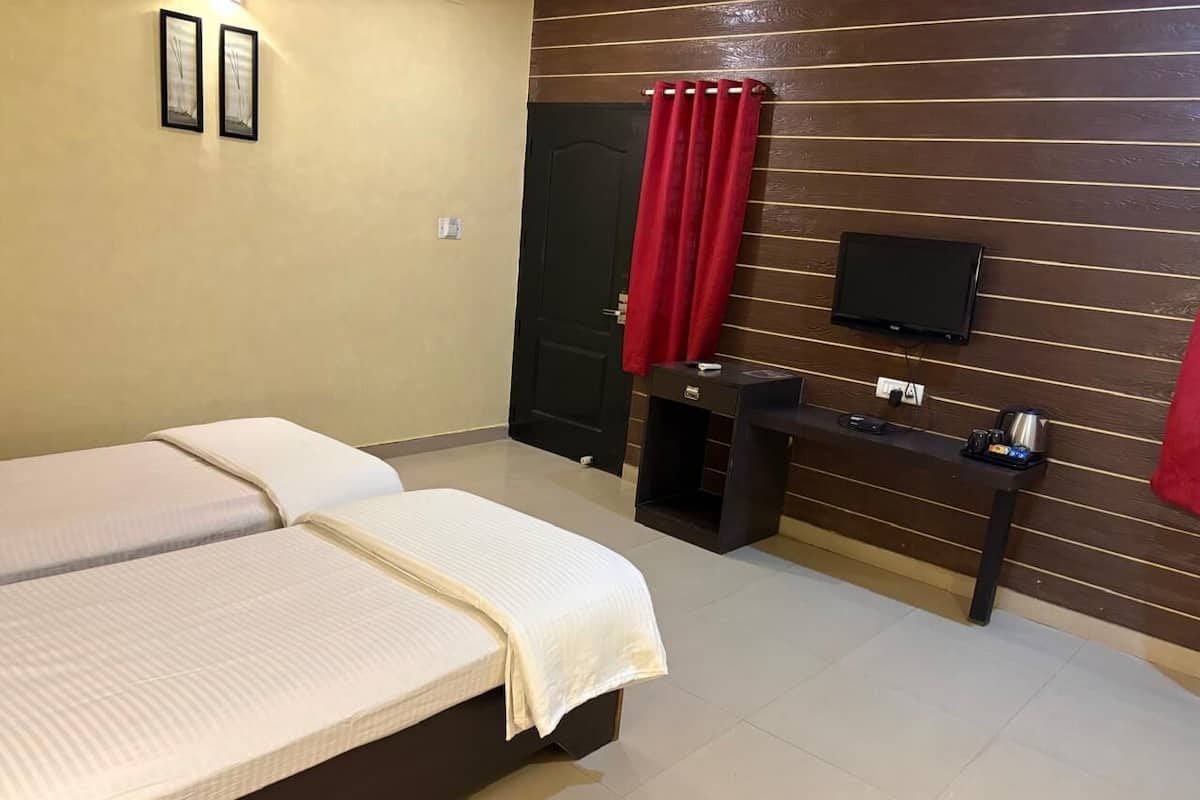Quarto casal standard, vista para o jardim | Escrivaninha, Wi-Fi de cortesia