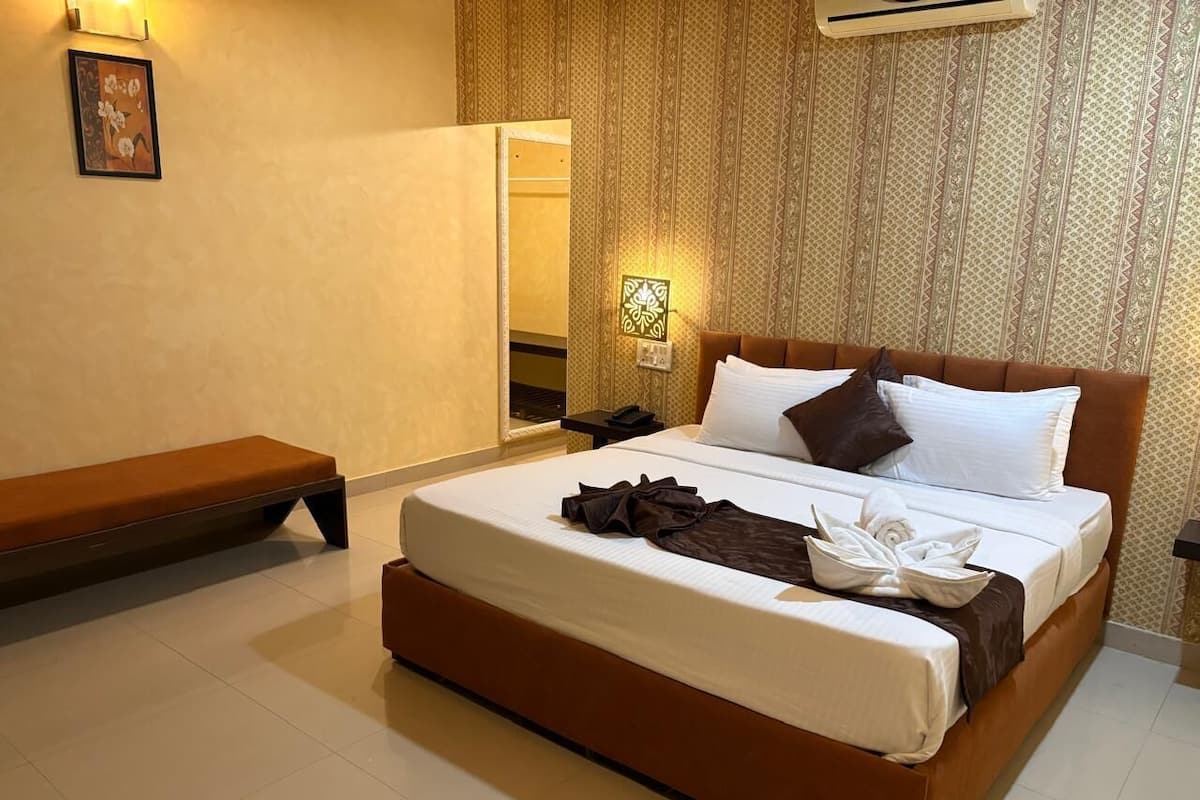 Quarto casal luxo, vista para o jardim | Escrivaninha, Wi-Fi de cortesia