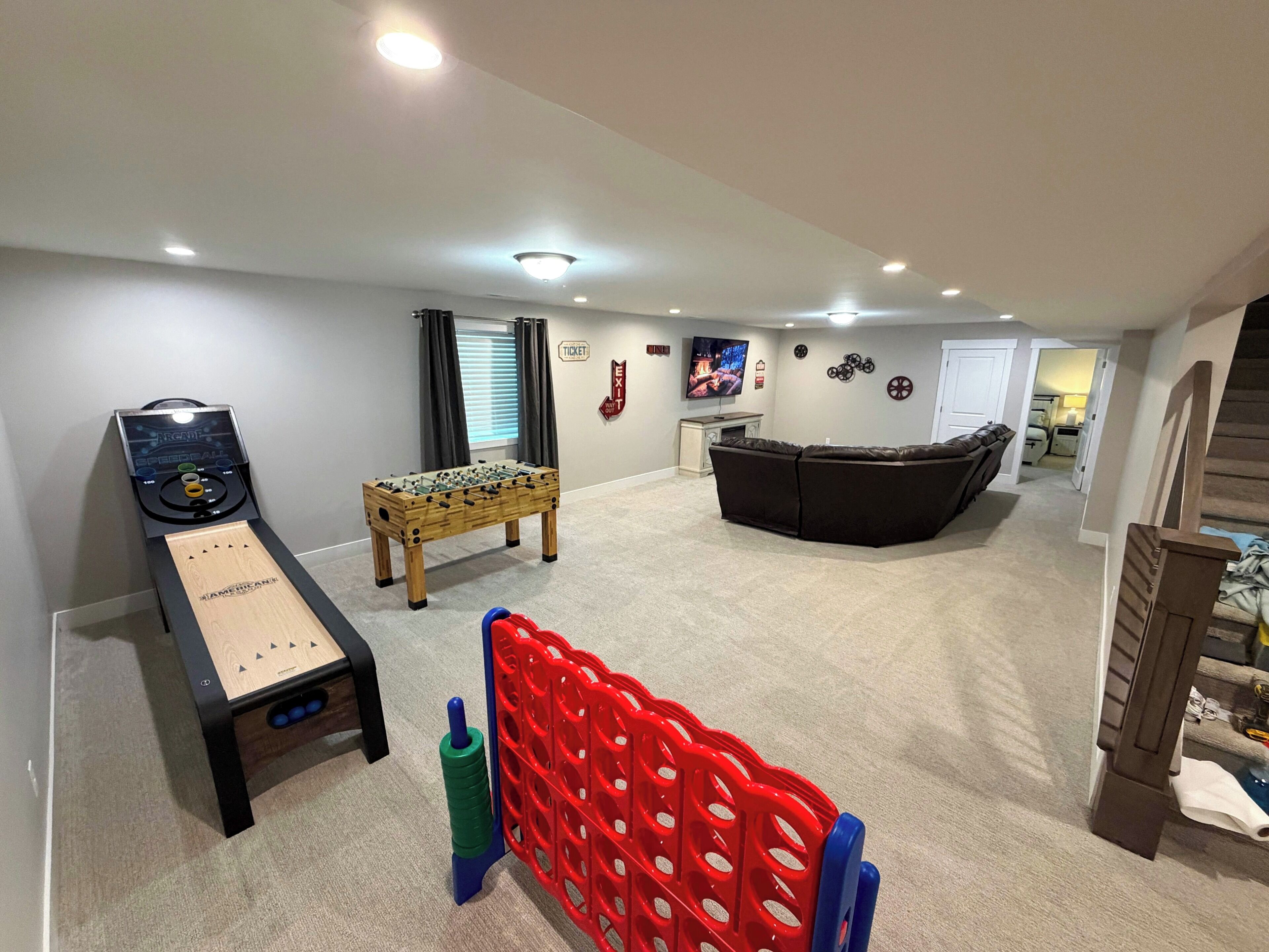 Spacious 7-bedroom House In Idaho Falls W/ac, Hottub/swim Spa, Game Rm, Family - Funland, Idaho Falls