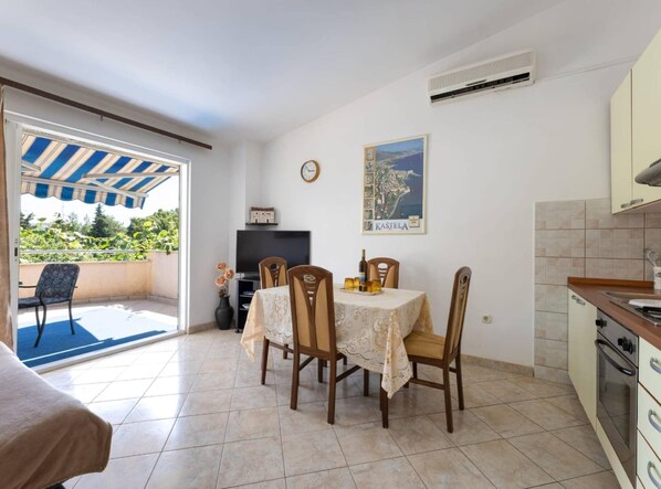 Two Bedroom Apartment With Terrace, Kastela: Hotel Reviews, Rooms ...