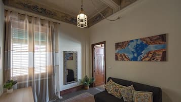 Suite Comfort, varanda, vista parcial para o mar | Sala de estar