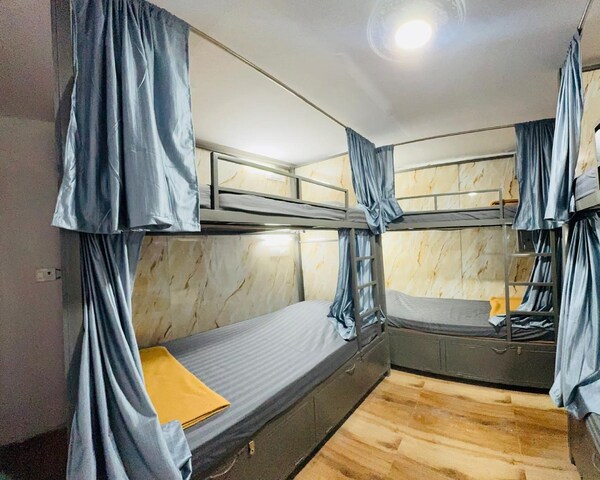 Blue Top Dormitory - Mumbai