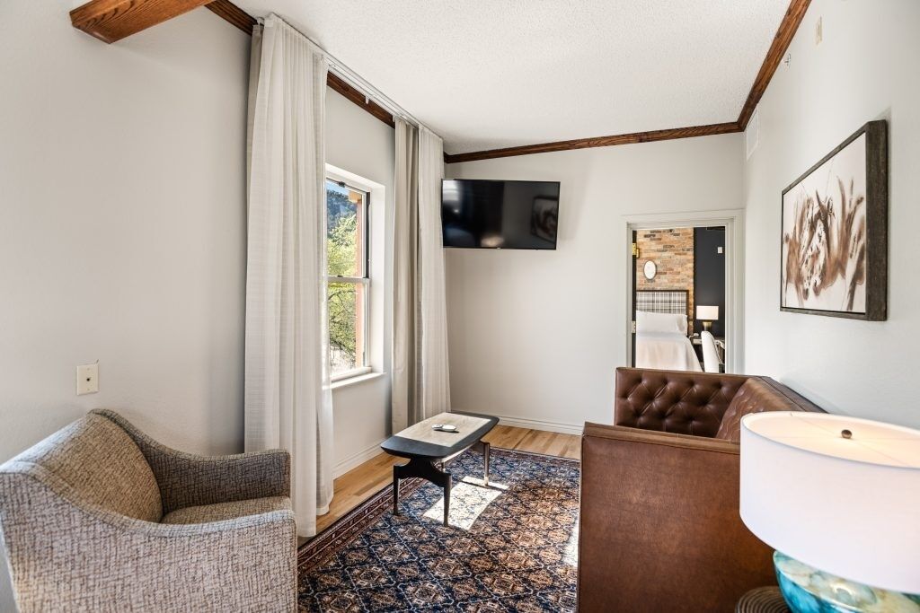 Boutique Hotel Near Downtown Attractions, Dining, Museums, Parking & Modern Room - Glenwood Springs, CO
