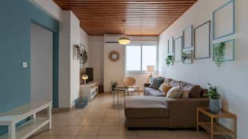 Apartamento, 2 quartos, cozinha, vista para o mar | Sala de estar | Smart TV, Netflix, serviços de streaming