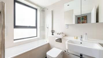 Apartamento Deluxe, Vista para a cidade | Casa de banho