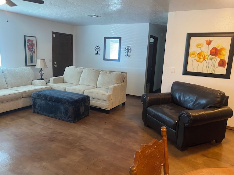 Quiet Edge-of-town Gem: Huge Lot, Peaceful Vibes, 5 Min To Attractions & Airport - Ada, OK