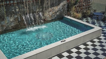 Piscina exterior sazonal