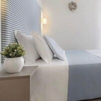 Quarto Triplo Clássico | Cofre no quarto, secretária, Wi-fi grátis, roupa de cama fornecida