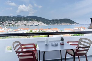 Loft Deluxe, vista para o mar | Refeições ao ar livre