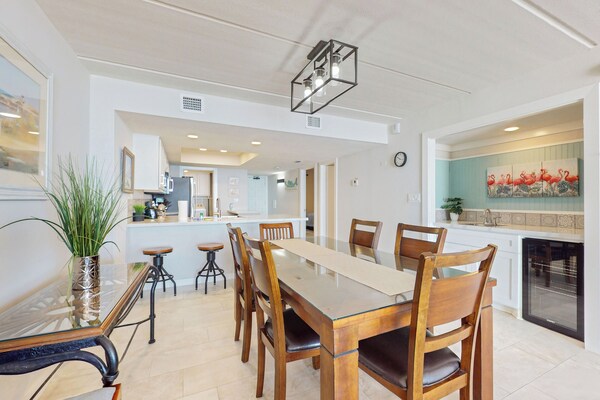 2br Beachfront Condo W/ Resort Amenities & View - Texas