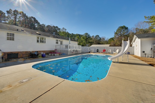 Game Room + Easy Ecu Access: Greenville Getaway - Bethel, NC