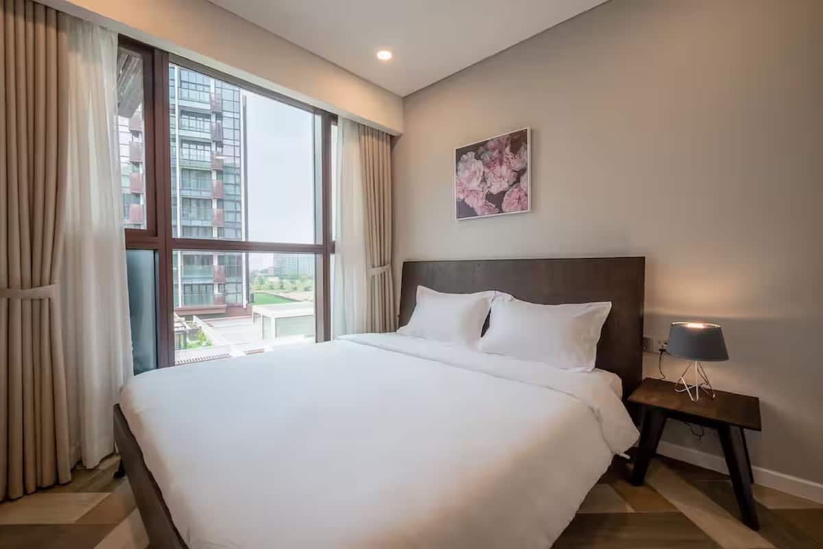 Apartamento de Luxo, 2 quartos, varanda, Vista para a cidade | Minibar grátis, secretária