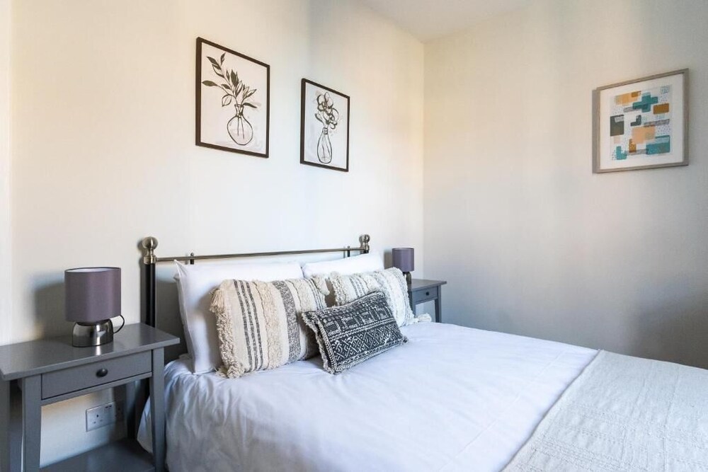 Central Cardiff 2BR Duplex Apartment | Sleeps 4 | Walk to stadium ...