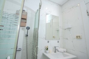 Apartamento, 1 quarto, fumadores, varanda | Casa de banho