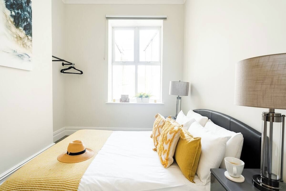 Central Cardiff 2BR Apartment | Sleeps 6 | Walk to Stadium & City ...