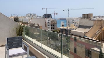 Apartamento, 2 quartos, Vista para a cidade | Terraço/pátio interior