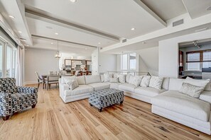 Casa, 4 quartos | Sala de estar