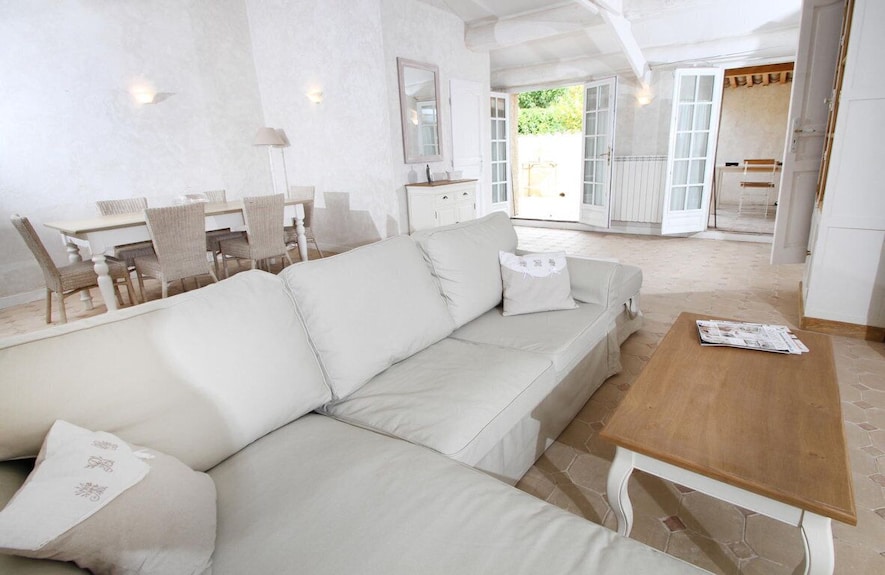 Le Mas Aux Trois Fontaines L'oustal Gite Adult Only - Nyons