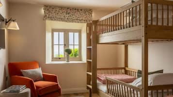 Suite Familiar, vista para o mar | Cofre no quarto, ferro/tábua de engomar, Wi-fi grátis