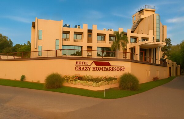 Hotel Crazy Home And Resort - Jalgaon