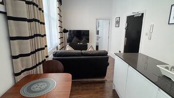 Apartamento, 1 quarto | Sala de jantar