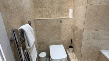 Apartamento, 1 quarto | Banheiro