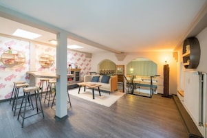 Apartamento, vista para o pátio | Restaurantes