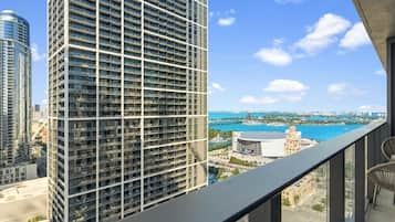 Apartamento, 2 quartos, Vista para a cidade | Varanda