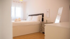 Apartamento, vista parcial para o mar