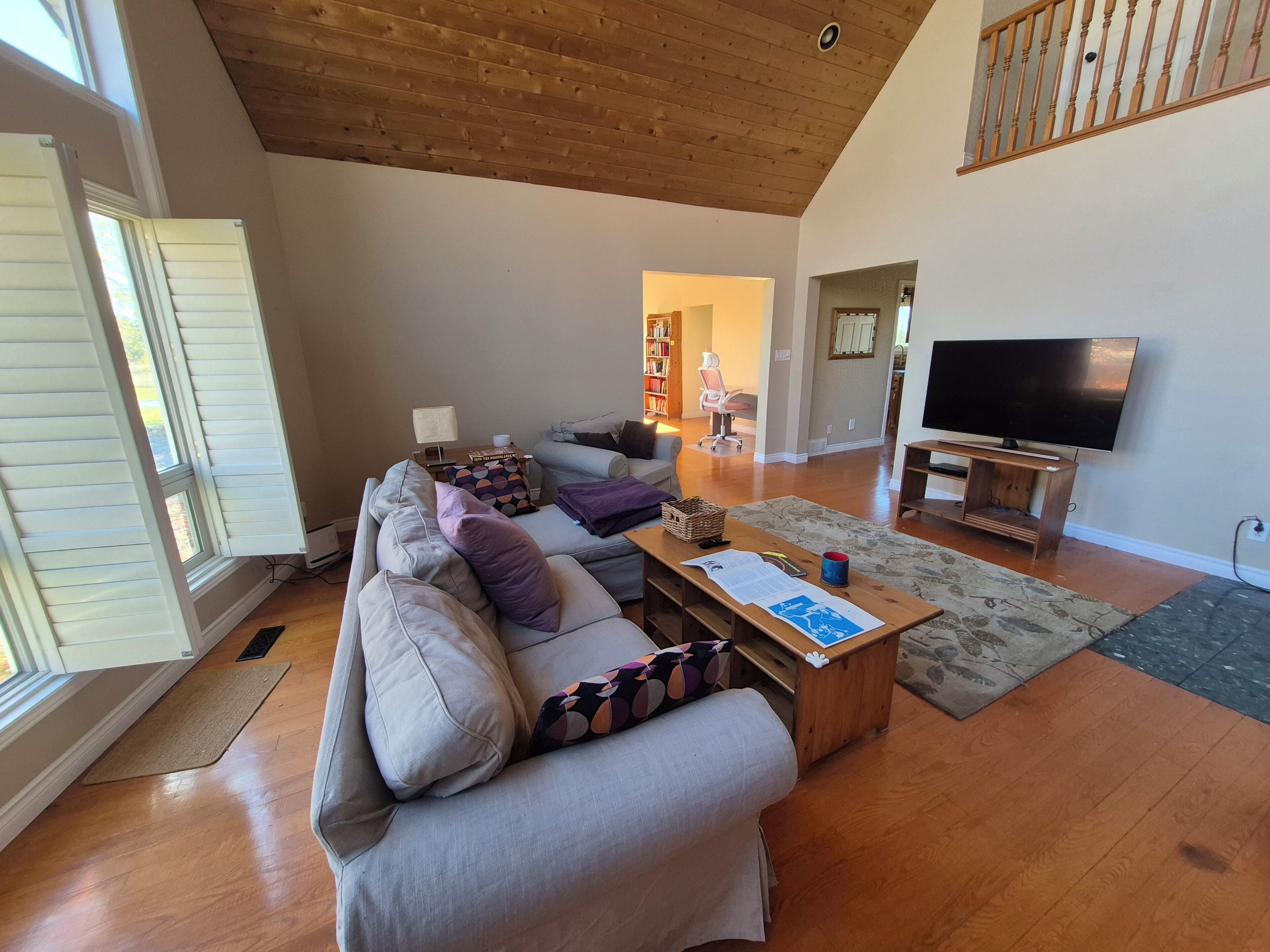 Family Farmhouse Retreat With Huge Heated Pool, Hot Tub, 9 Acres & Private Trail - Kingston, Ontàrio, Canadà