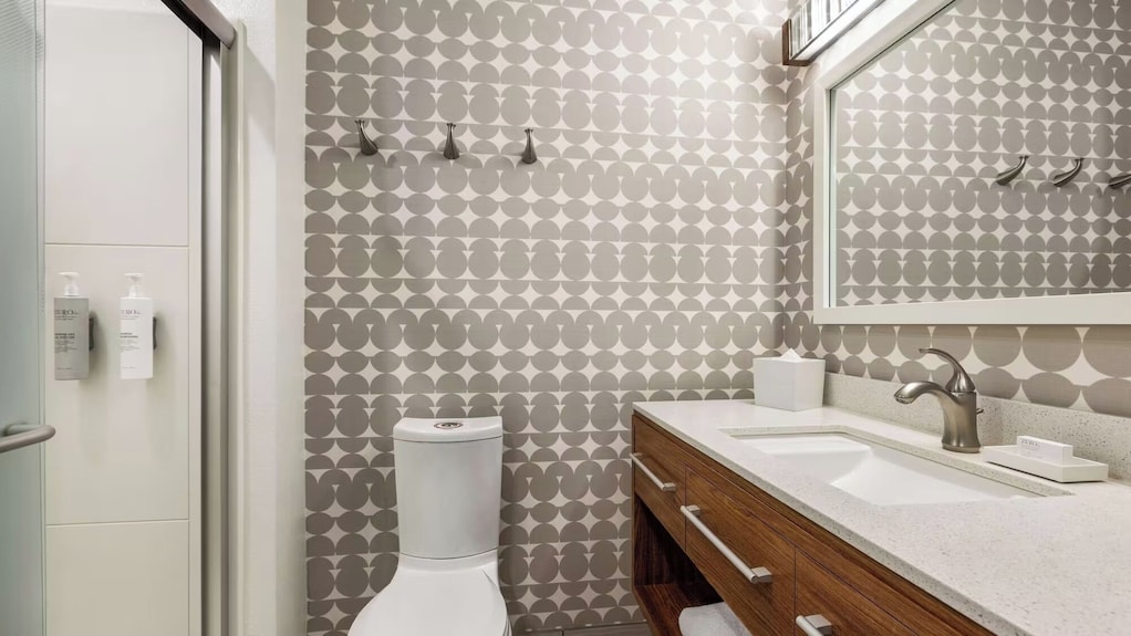 Elegant Nyc-view Queen Studio Featuring Inspiring Cityscapes And A Modern Design - Astoria - Queens NY