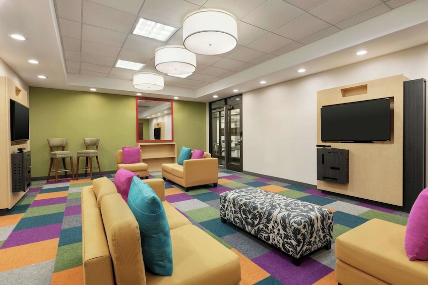 Tranquil 1br Queen Studio With Comfy Ambience, Open Space, And Smart Design - Yorkville - Manhattan