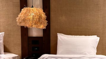 Quarto Twin Superior | Cofre no quarto, secretária