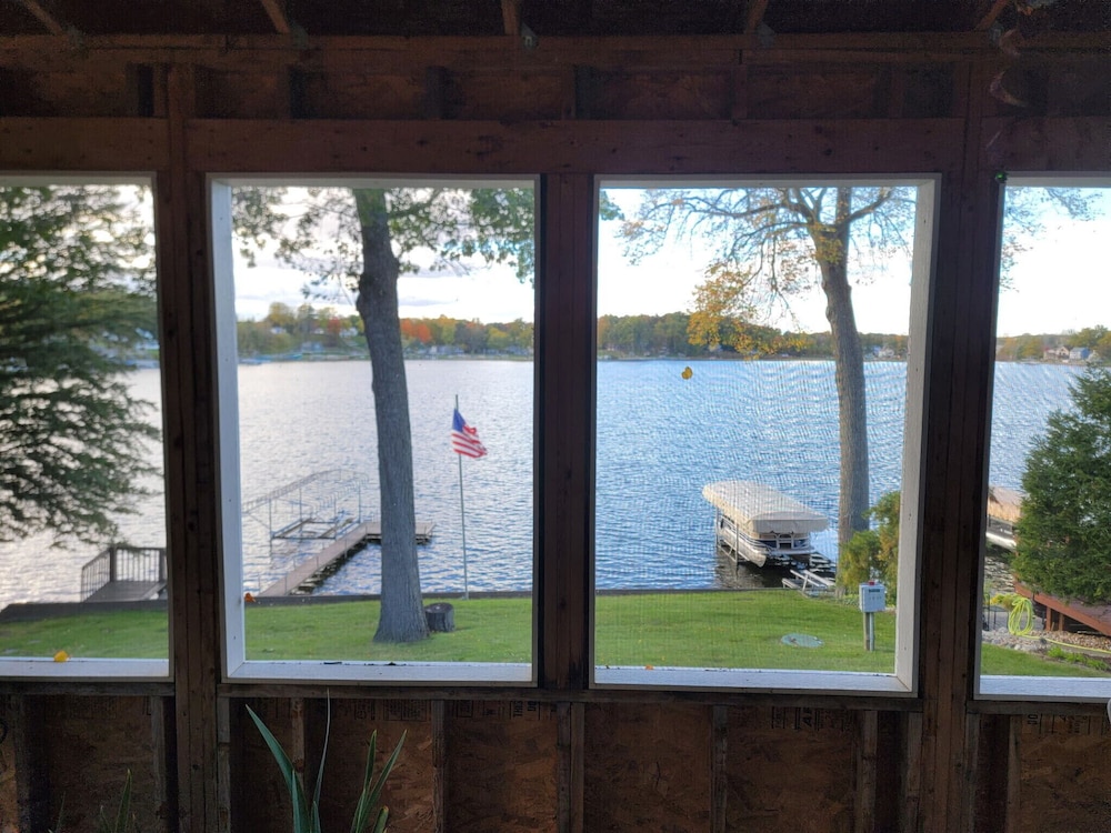 Cozy 2-bedroom house on Hamilton Lake, with 80 feet of full on lake ...