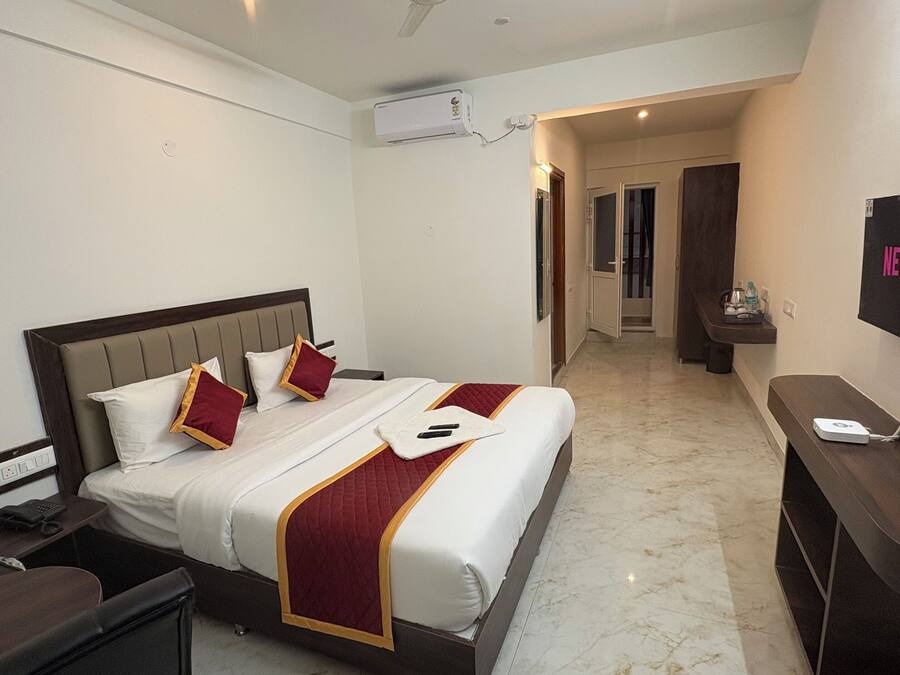 Quarto Duplo Deluxe, casa de banho privativa, Vista para a cidade | Secretária adequada para computadores portáteis, Wi-fi grátis