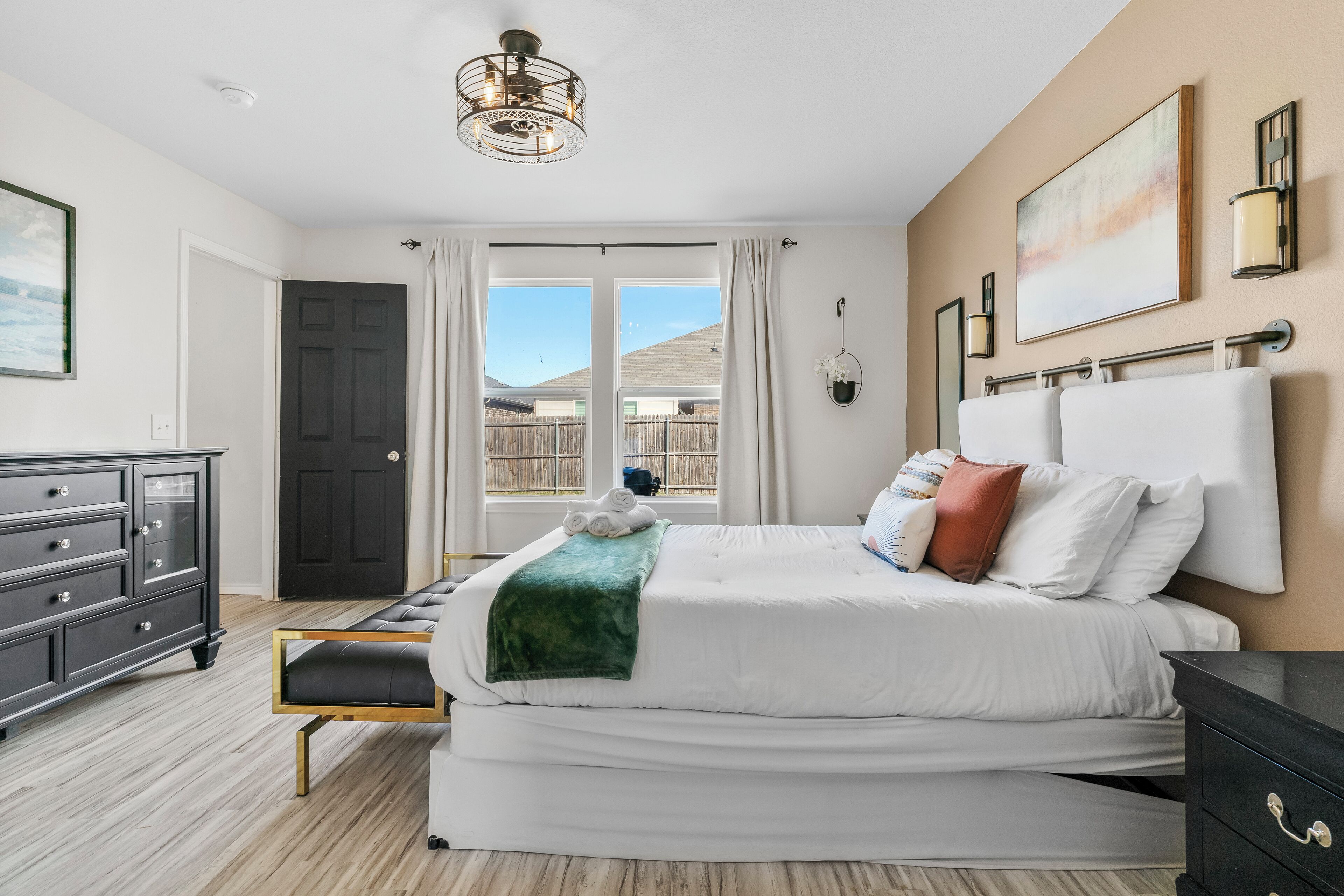 Fort Worth Firepit Retreat  Pet-friendly Home - Lake Worth, TX